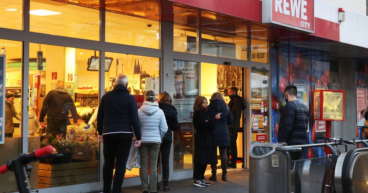 Rewe in Köln: Maus knabbert an Muffin - Firma reagiert | Express