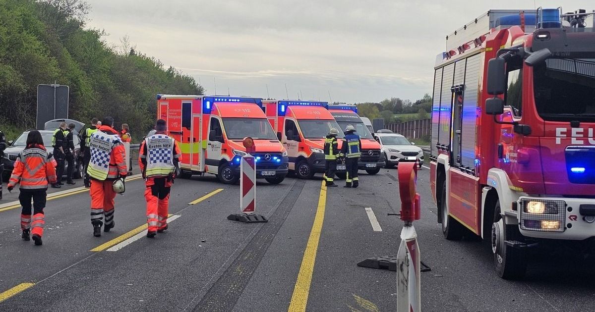 Unfall auf A3 Richtung: Verletzter Mann will im RTW abhauen | Express