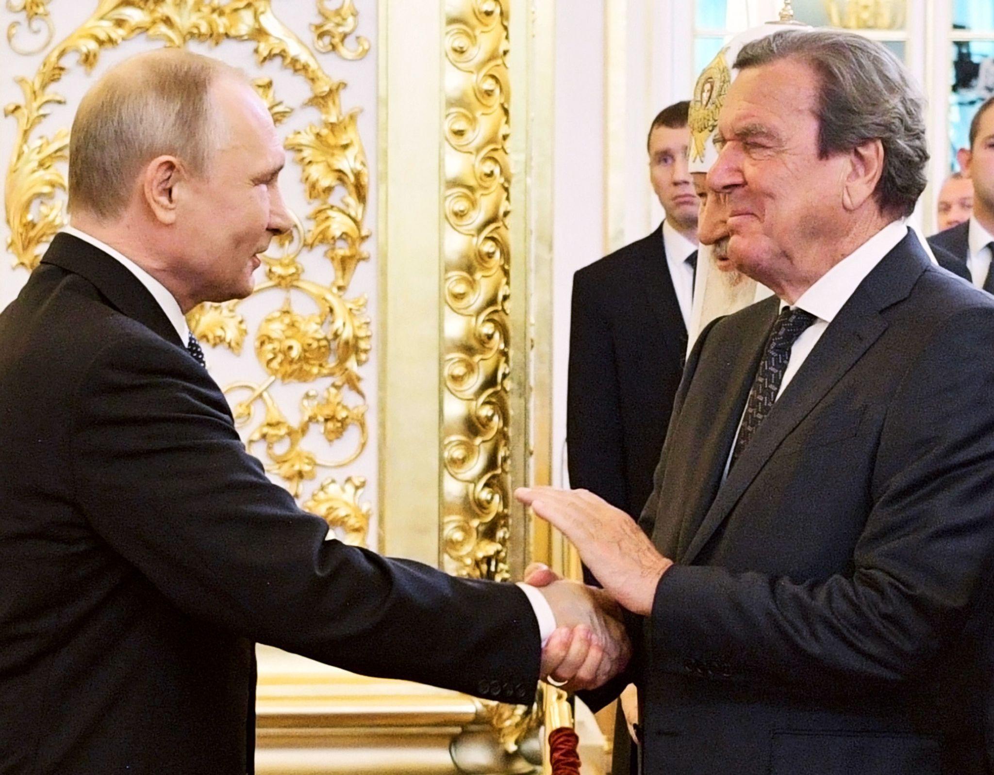 Putin und Schröder: Kreml bestätigt Treffen in Moskau – doch worüber ...