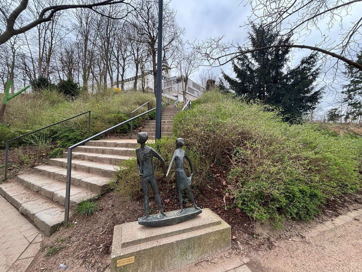Dreiste Tat in Siegburg: \\"Hänsel und Gretel\\"-Bronzefigur vom ...