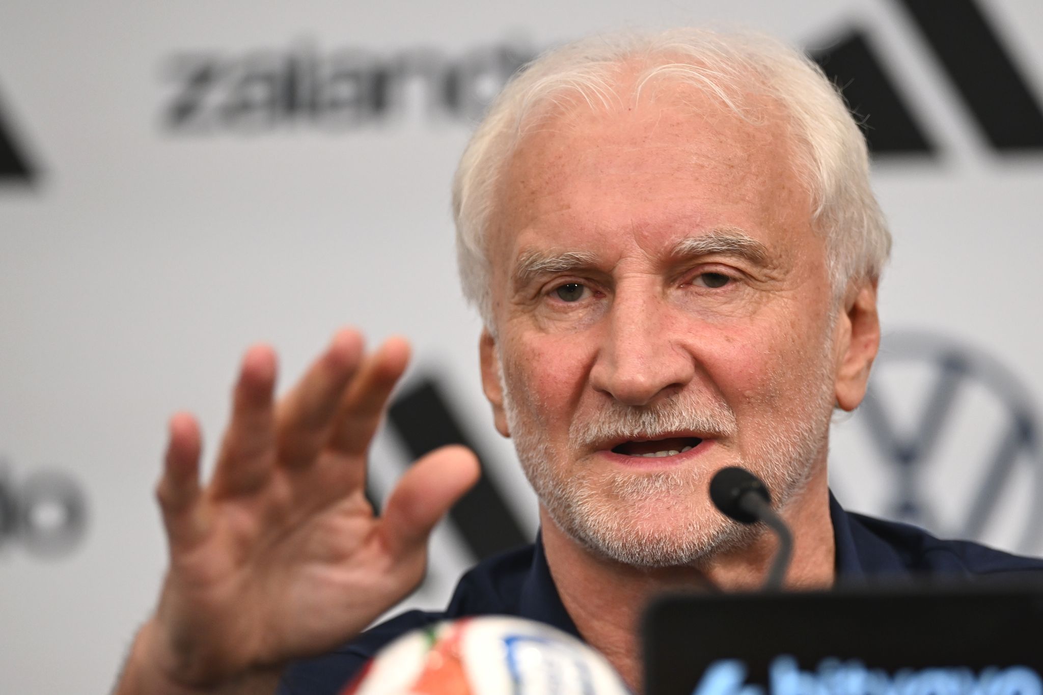 Rudi Völler blickt optimistisch auf WM: Keine Ausreden bei Hotel und ...